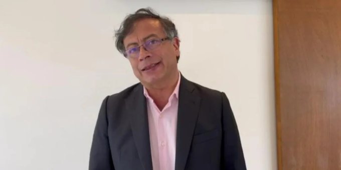 Gustavo Petro no pudo votar en su primer intento porque dejó la cédula ... Gustavo Petro no pudo votar en su primer intento porque dejó la cédula ...