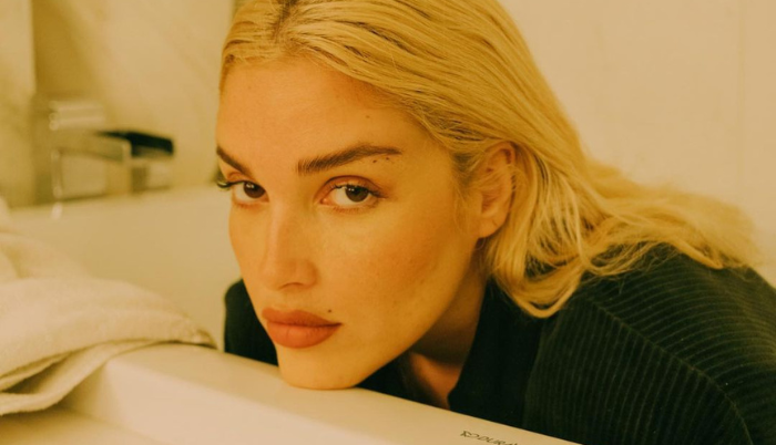 Elena Rose Conquista España tras su paso por los Latin Grammy