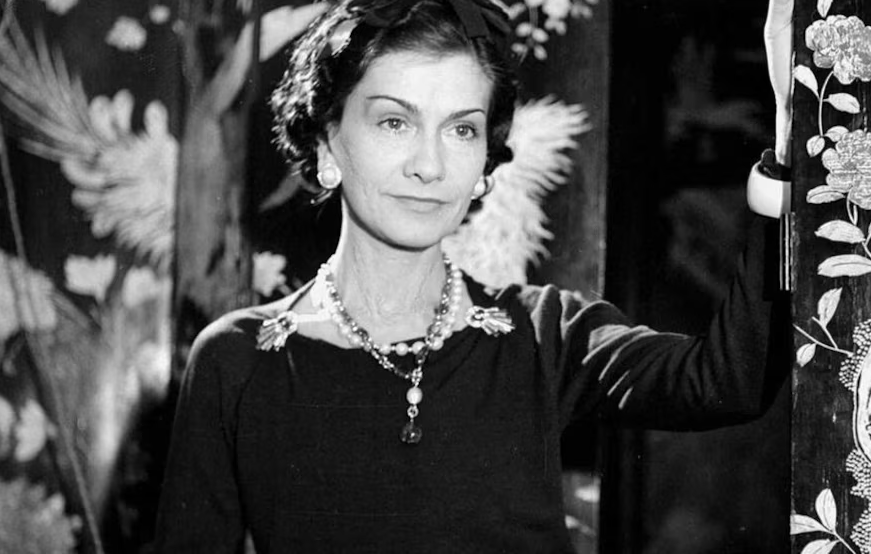 Coco Chanel, el ícono que revolucionó la moda con libertad y elegancia ...