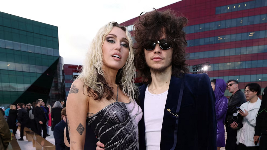 Miley Cyrus se comprometió con Maxx Morando tras cuatro años de relación